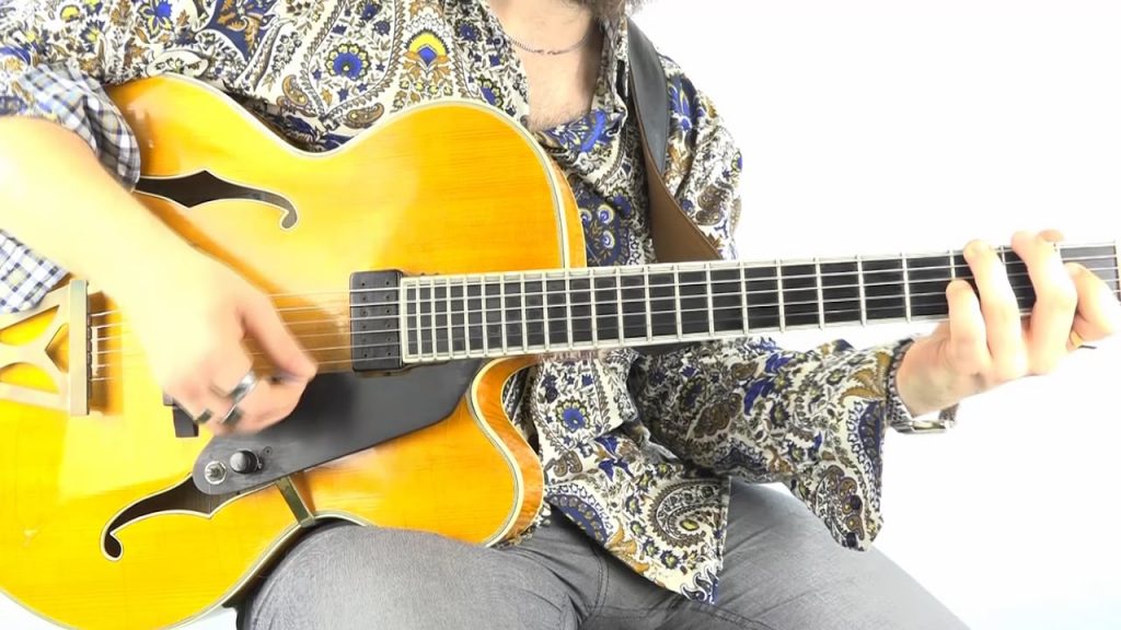 Bb Blues comping - Armen Movsesyan Guitar Lesson by 2 Minute Guitar